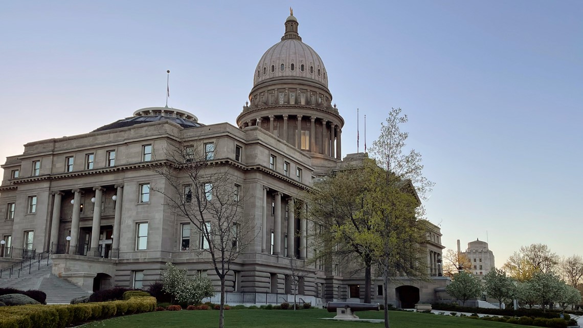 Bomb threats close U.S. state capitols, including Idaho's | ktvb.com
