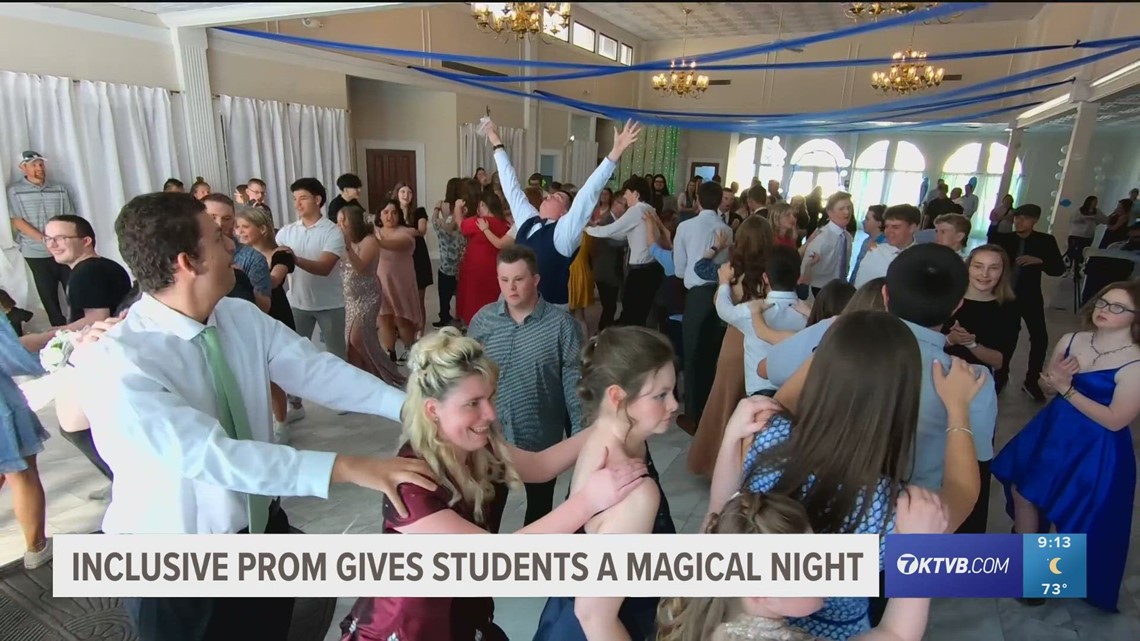 'All of their faces are lit up': 'VIP Prom' gives all students a night ...