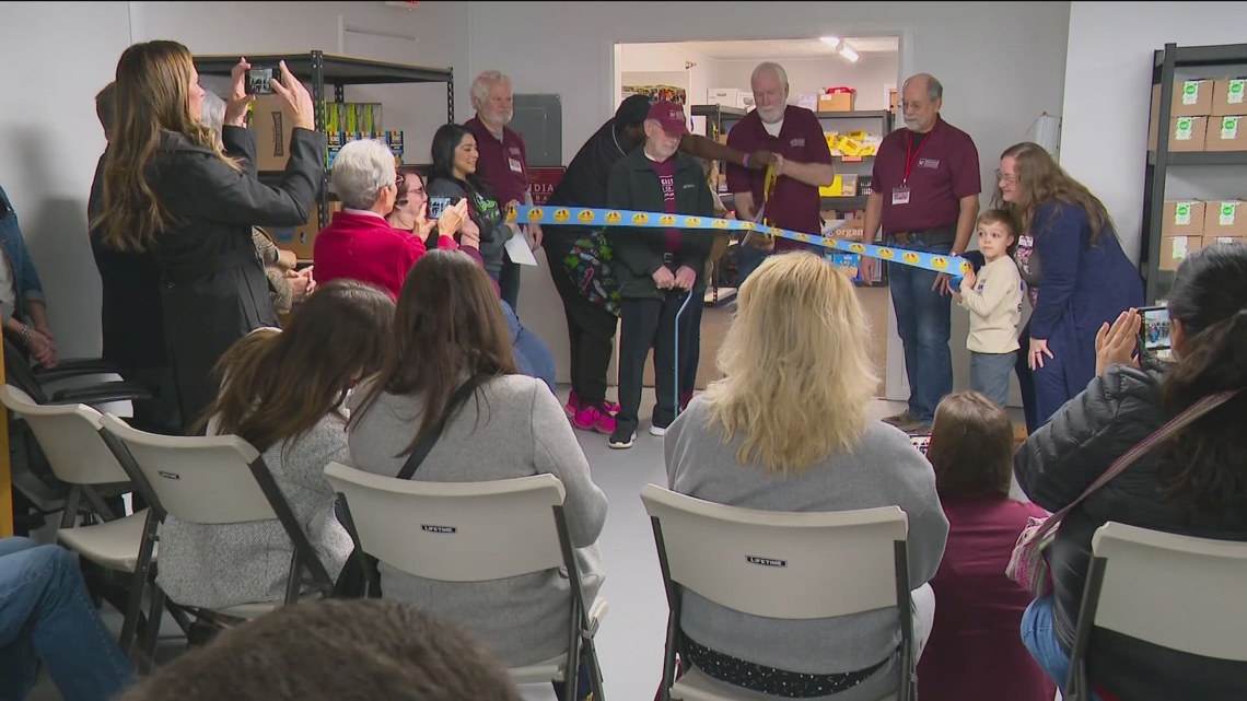 Meridian Food Bank holds ribbon-cutting for new backpack room | ktvb.com