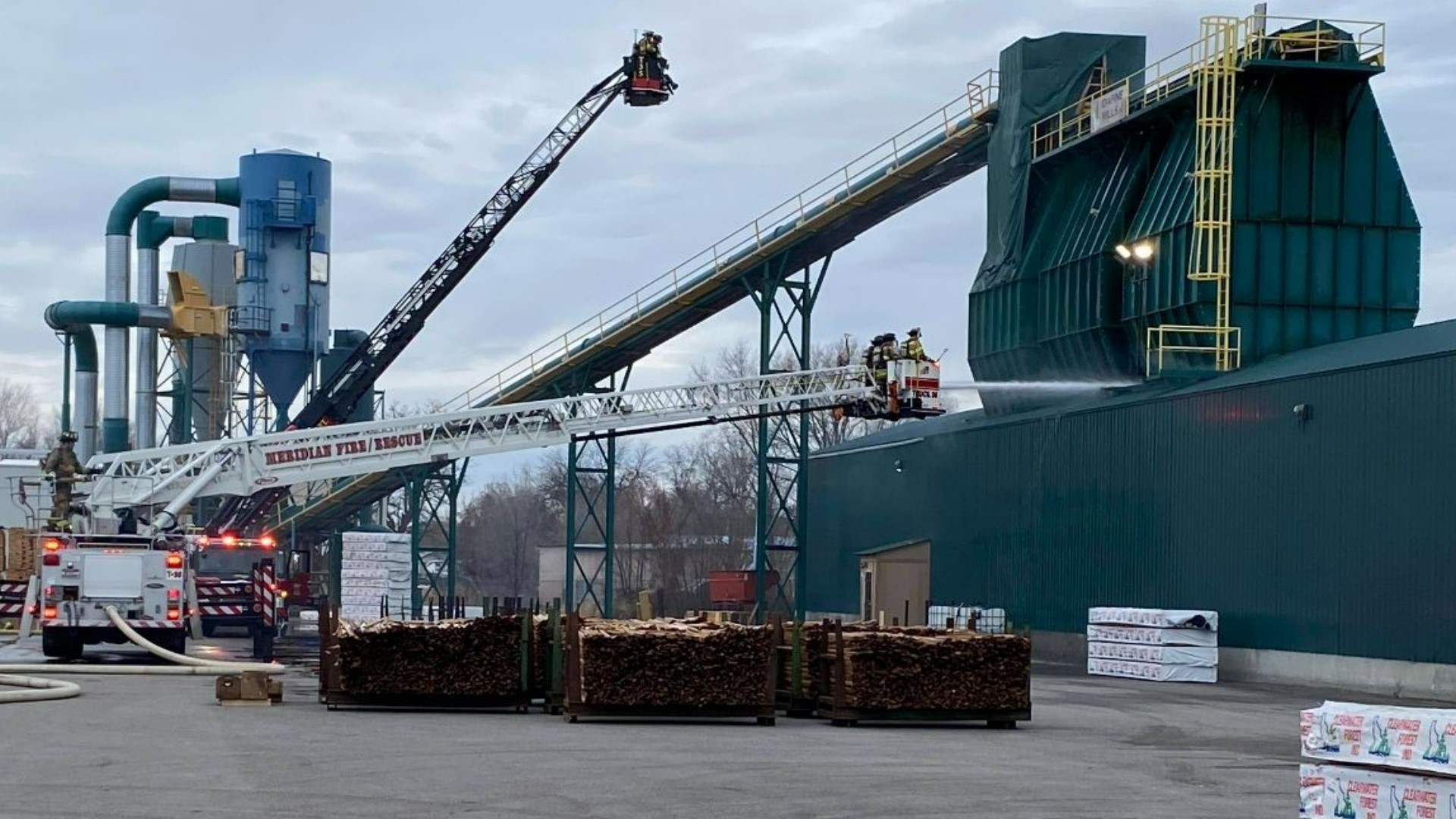 Structure fire breaks out at Meridian lumber mill | ktvb.com