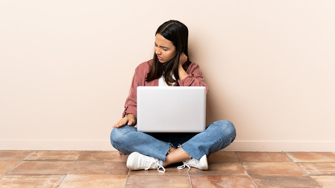 How staring at screens is leading to 'tech neck' | ktvb.com